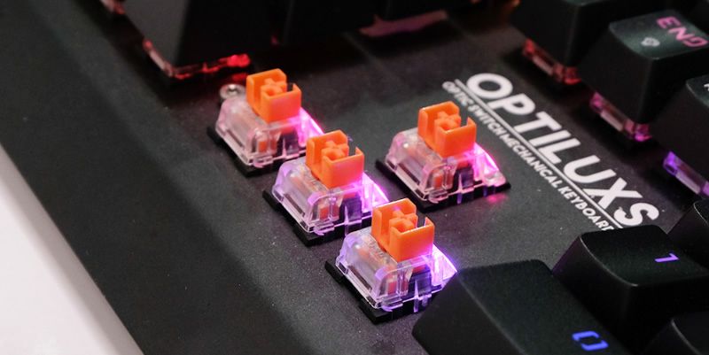 Teclado Gamer Fantech Optiluxs MK884 RGB (Switch óptico, Ingles ...